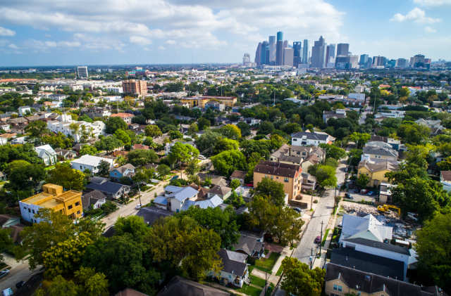 Urban vs. Suburban Communities: Which Is the Better Choice?