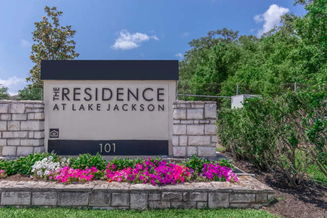 Residence at Lake Jackson - Lake Jackson, TX apartments for rent