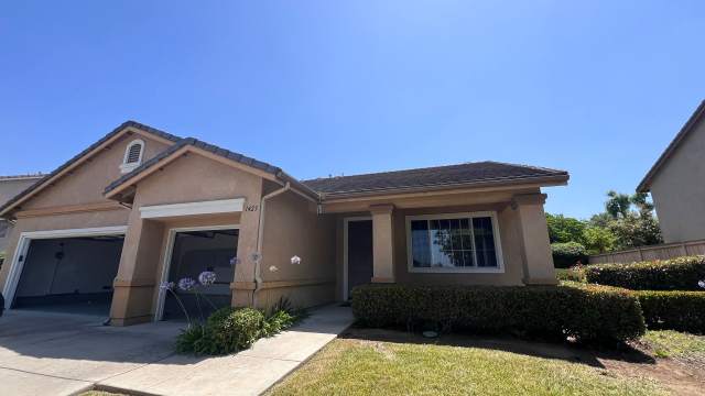 Beautiful home in gated community! Spacious layout, ample size rooms ...