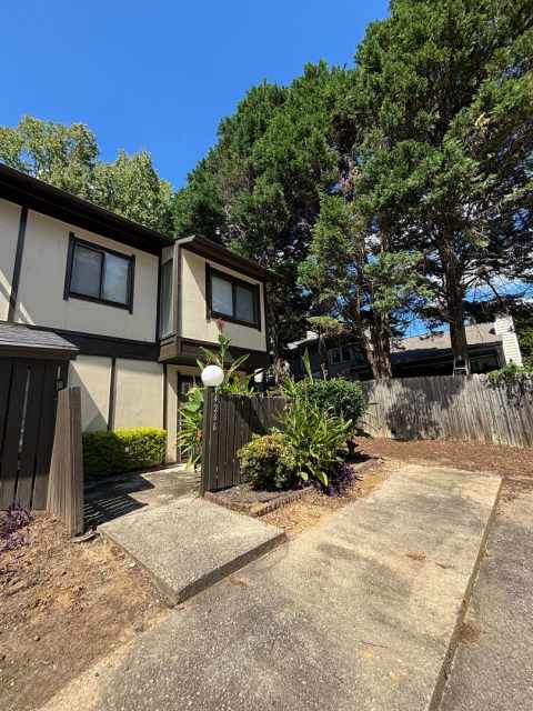 Holiday Special! Move in now and receive half off 1st months rent ...