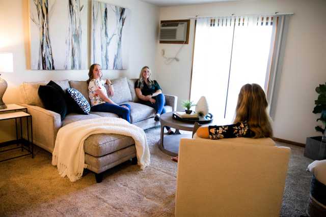 Bristol Ridge - Urbandale, IA apartments for rent